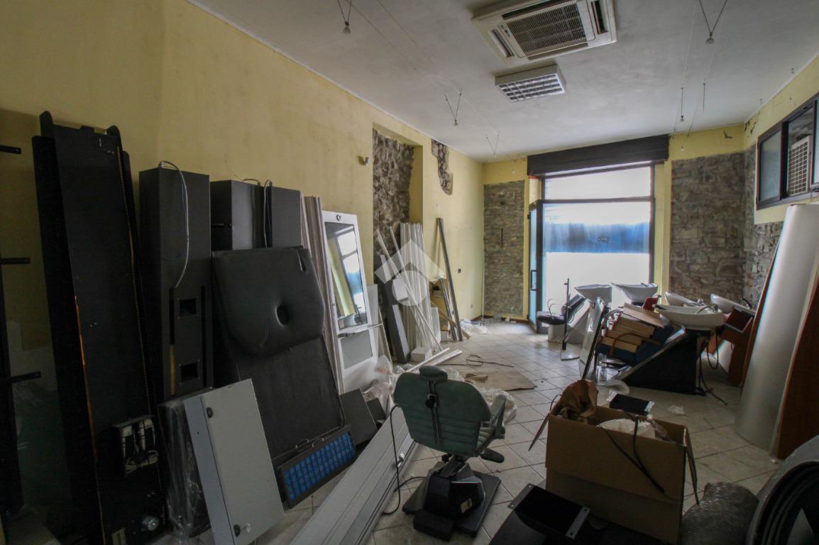 Negozio in vendita a Capriolo