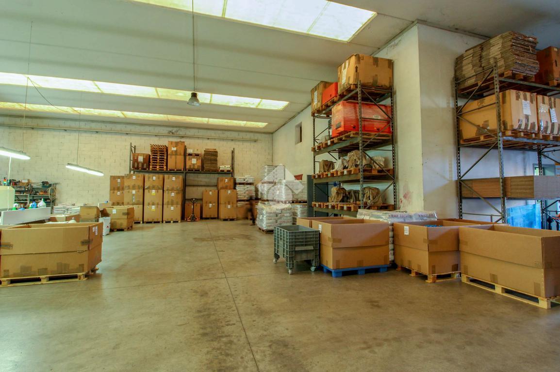 Capannone in vendita a Palazzolo Sull'Oglio