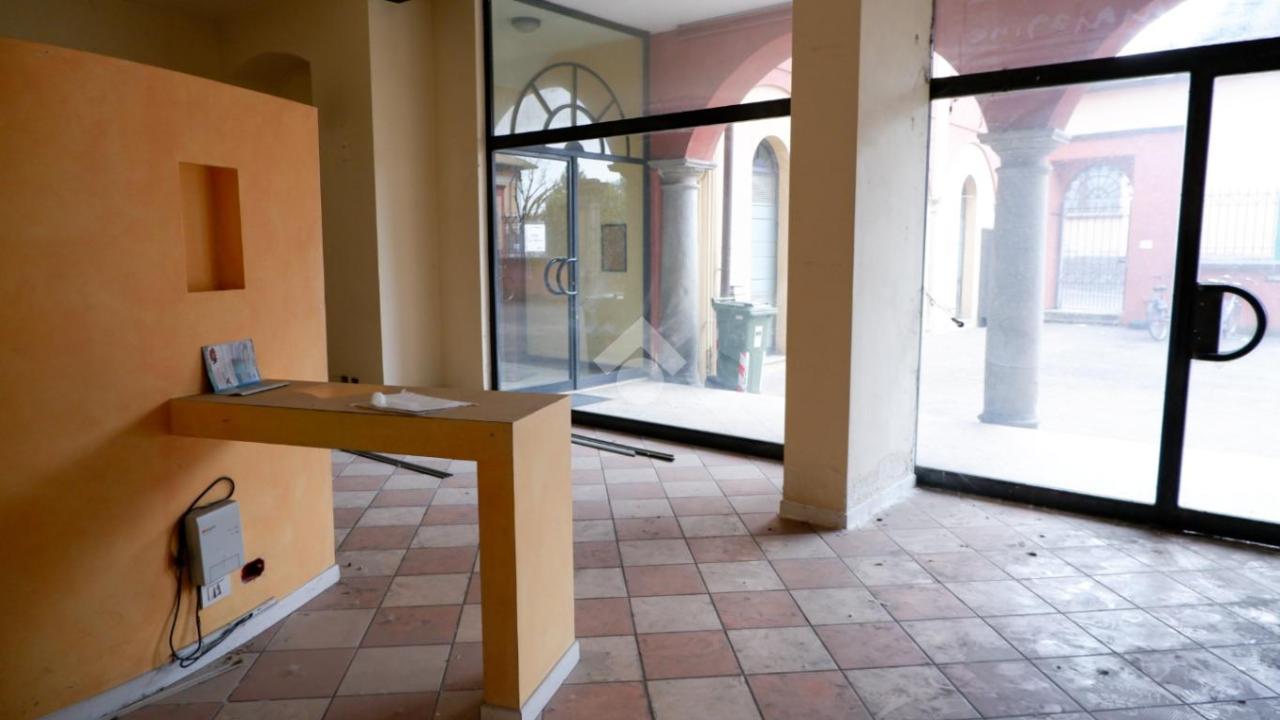 Negozio in affitto a Palazzolo Sull'Oglio