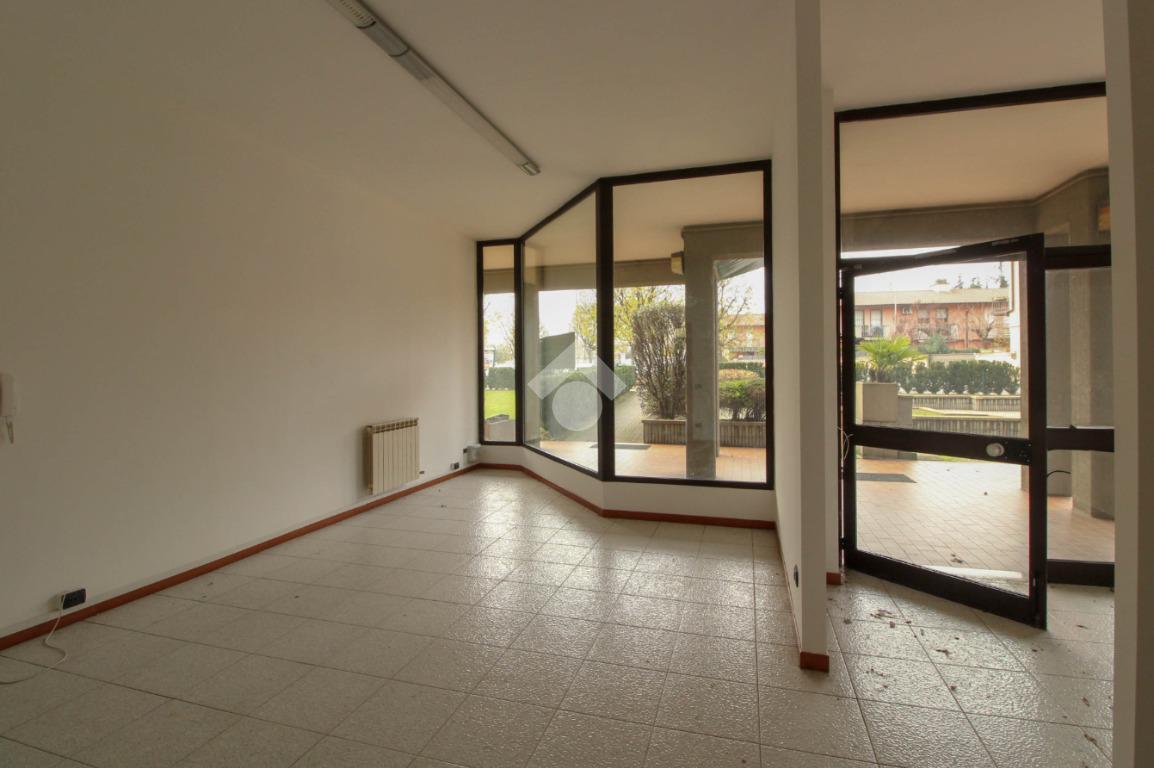 Negozio in vendita a Chiari