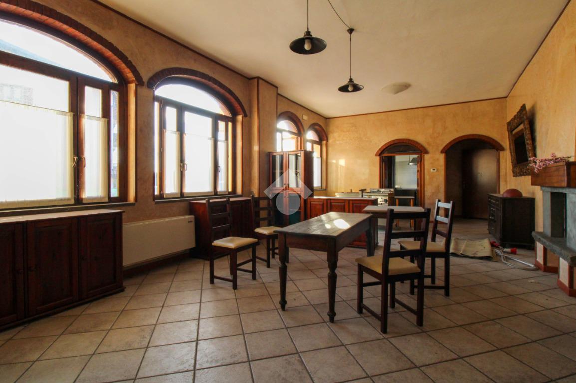 Negozio in affitto a Capriolo