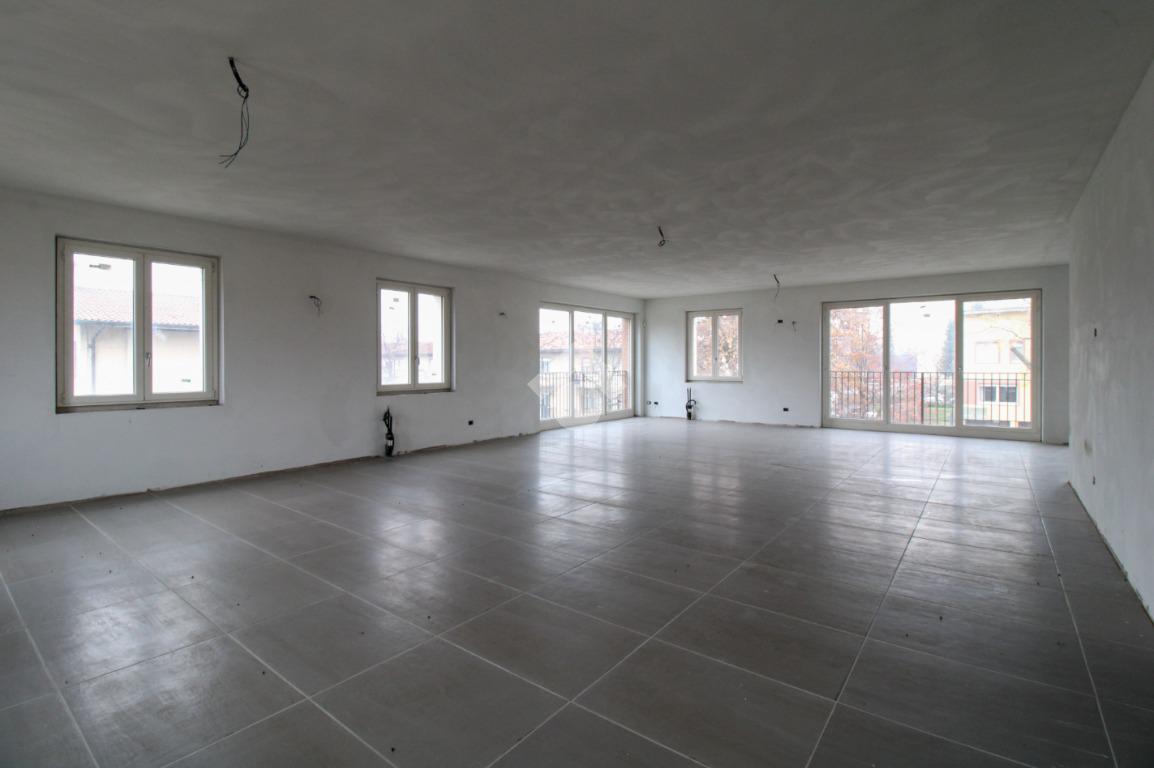 Negozio in affitto a Chiari