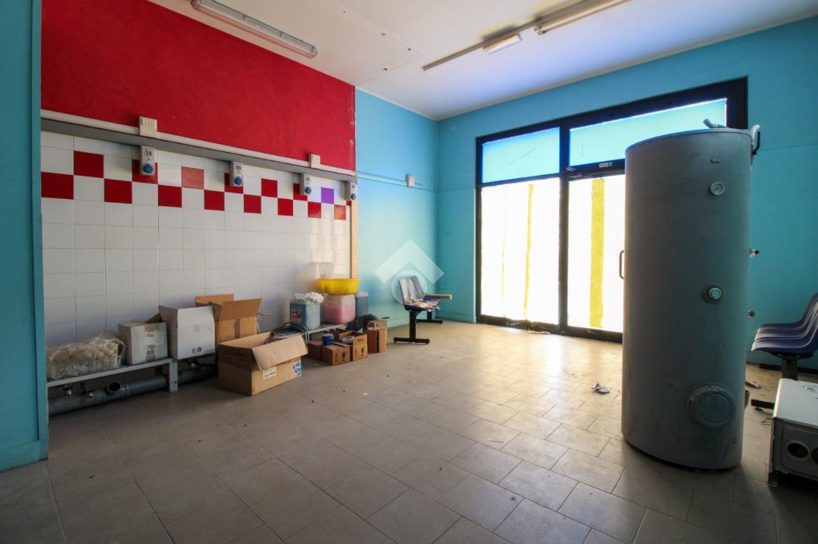 Negozio in affitto a Capriolo