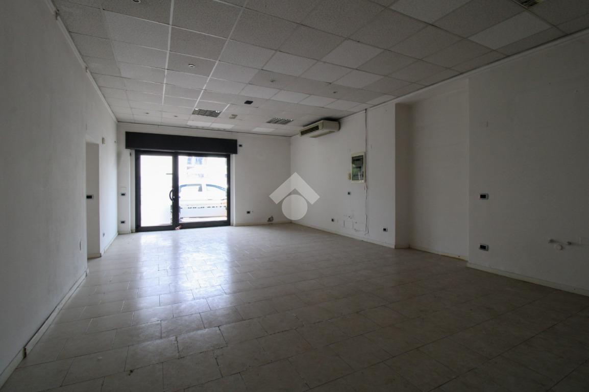 Negozio in vendita a Adro