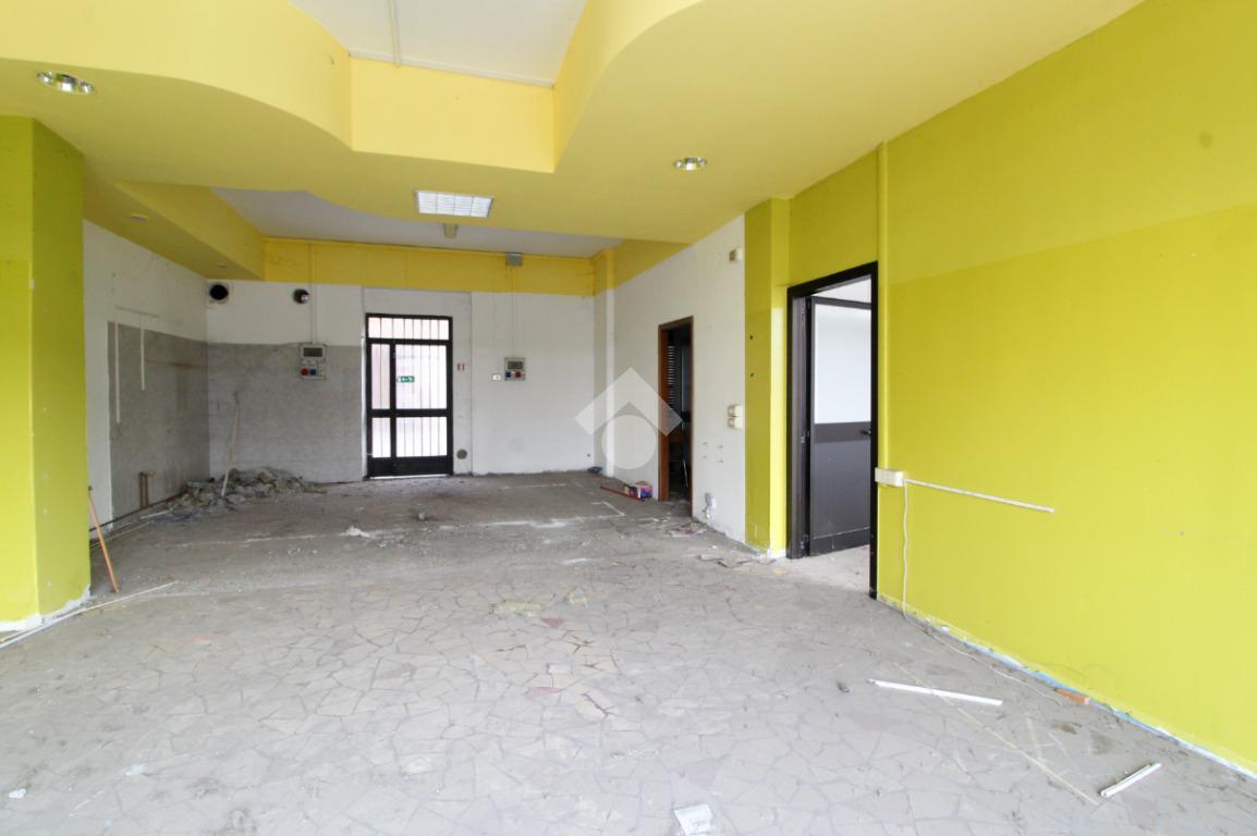 Negozio in vendita a Capriolo