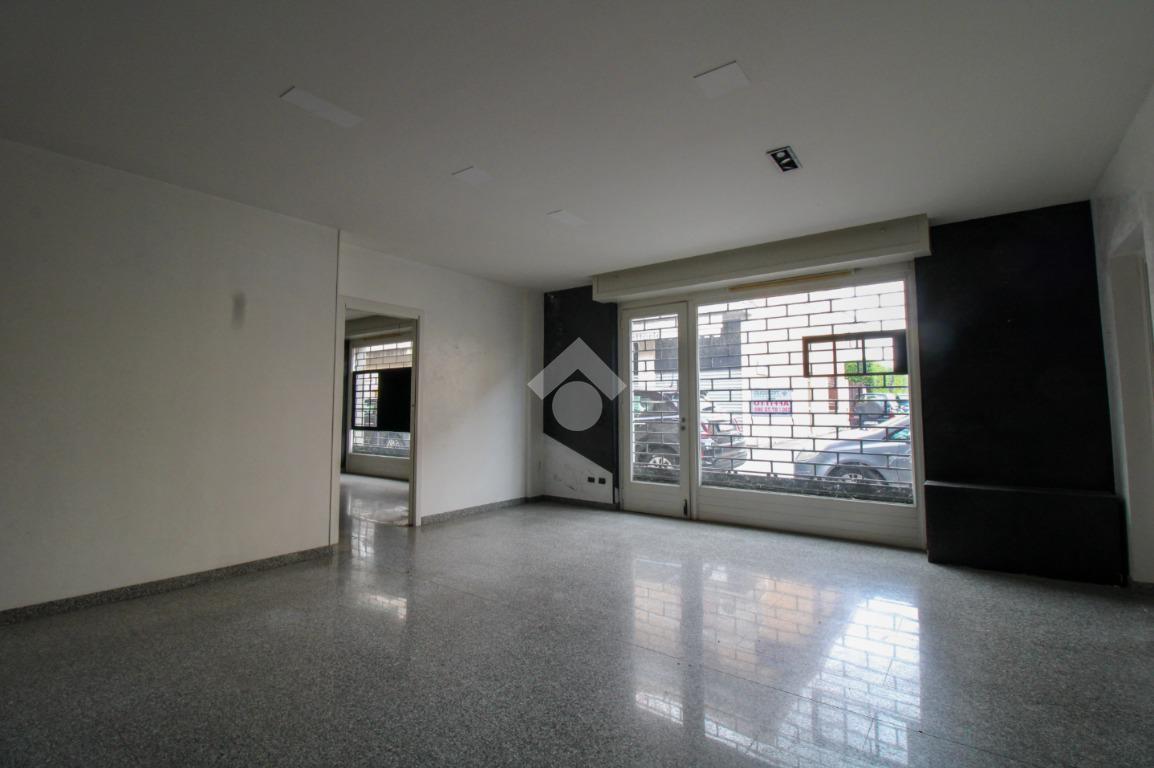 Ufficio in affitto a Urago D'Oglio