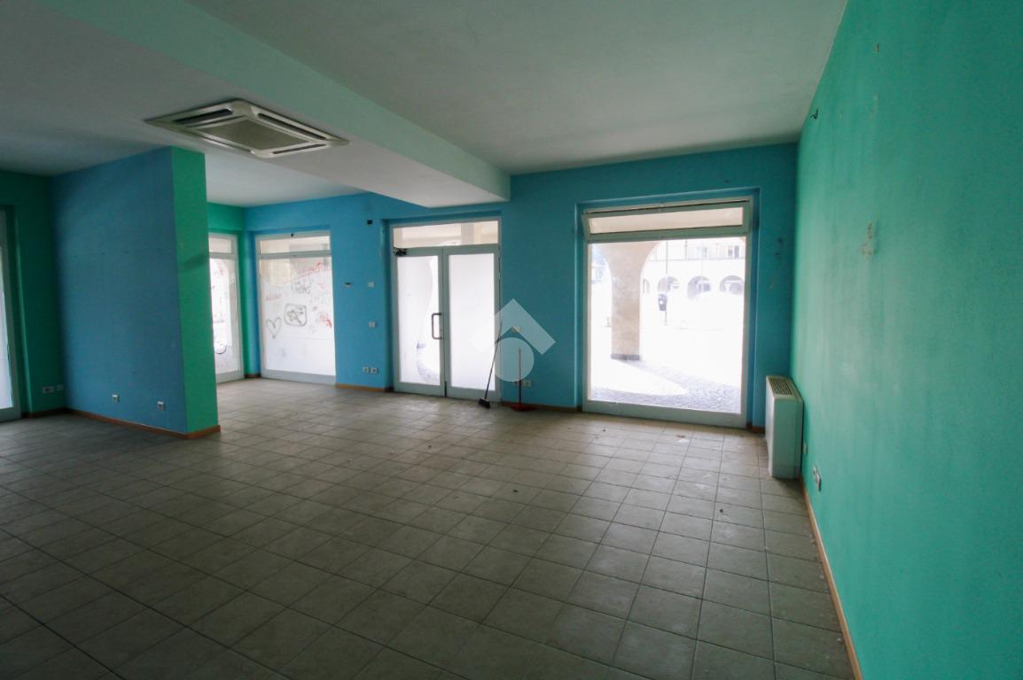 Negozio in vendita a Chiari