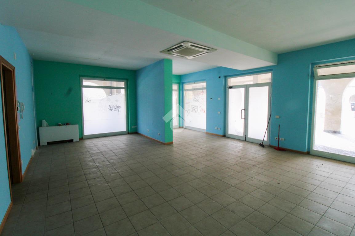 Negozio in affitto a Chiari