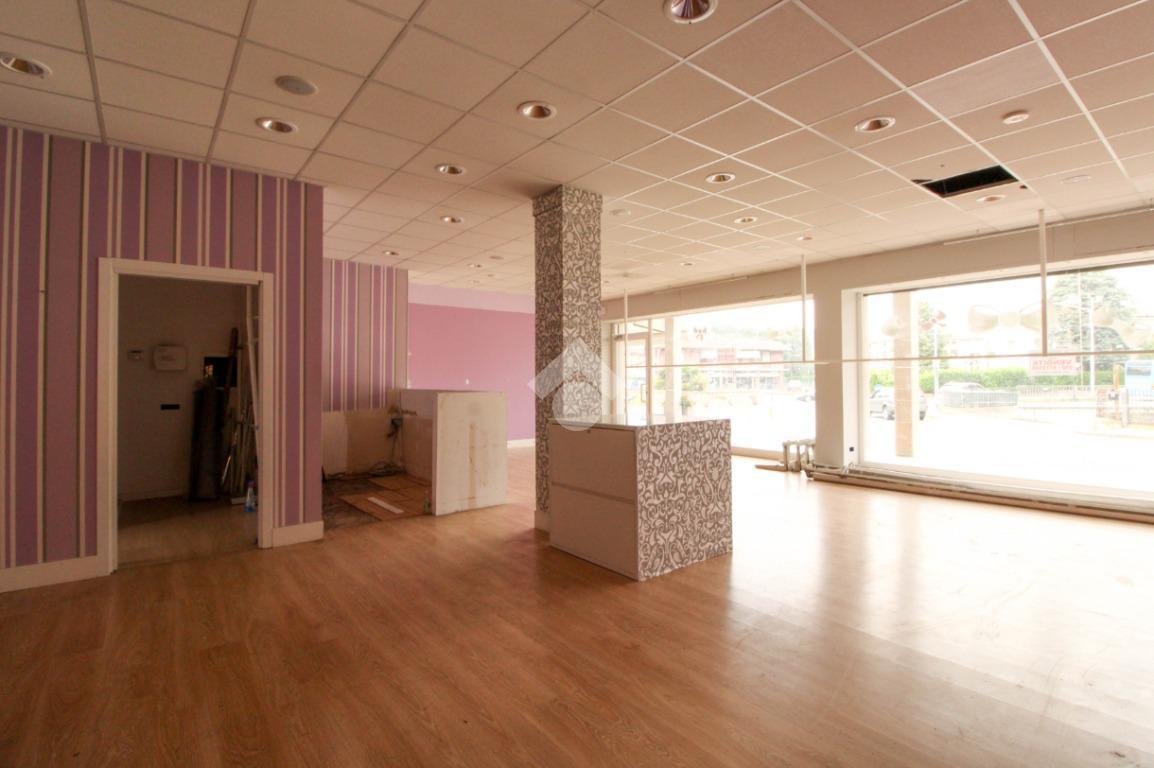 Negozio in vendita a Capriolo