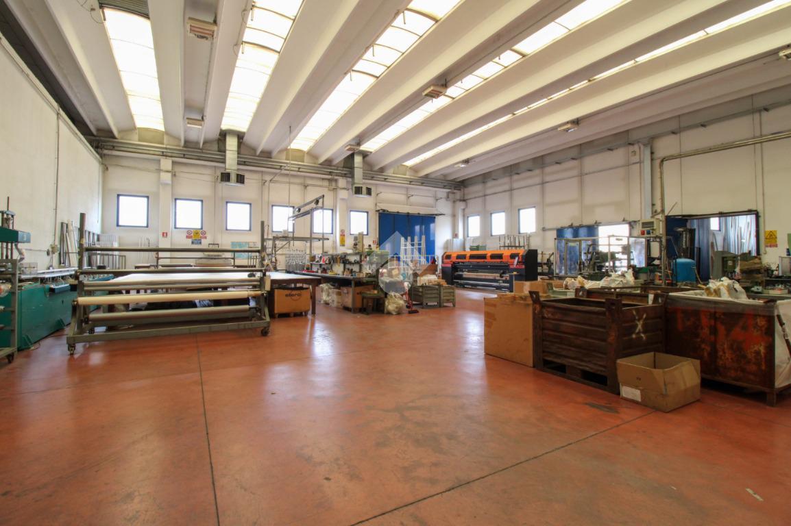 Capannone in vendita a Chiari