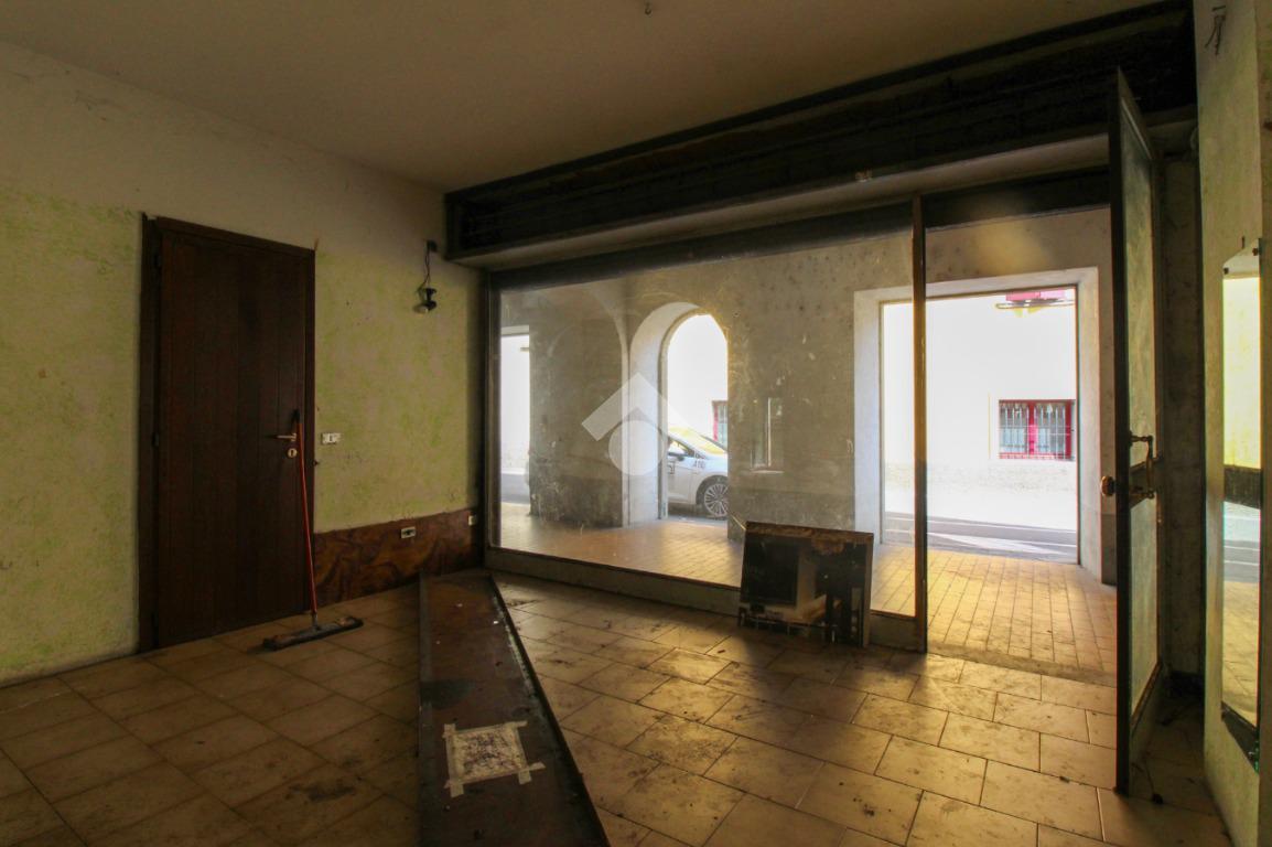 Negozio in affitto a Palazzolo Sull'Oglio