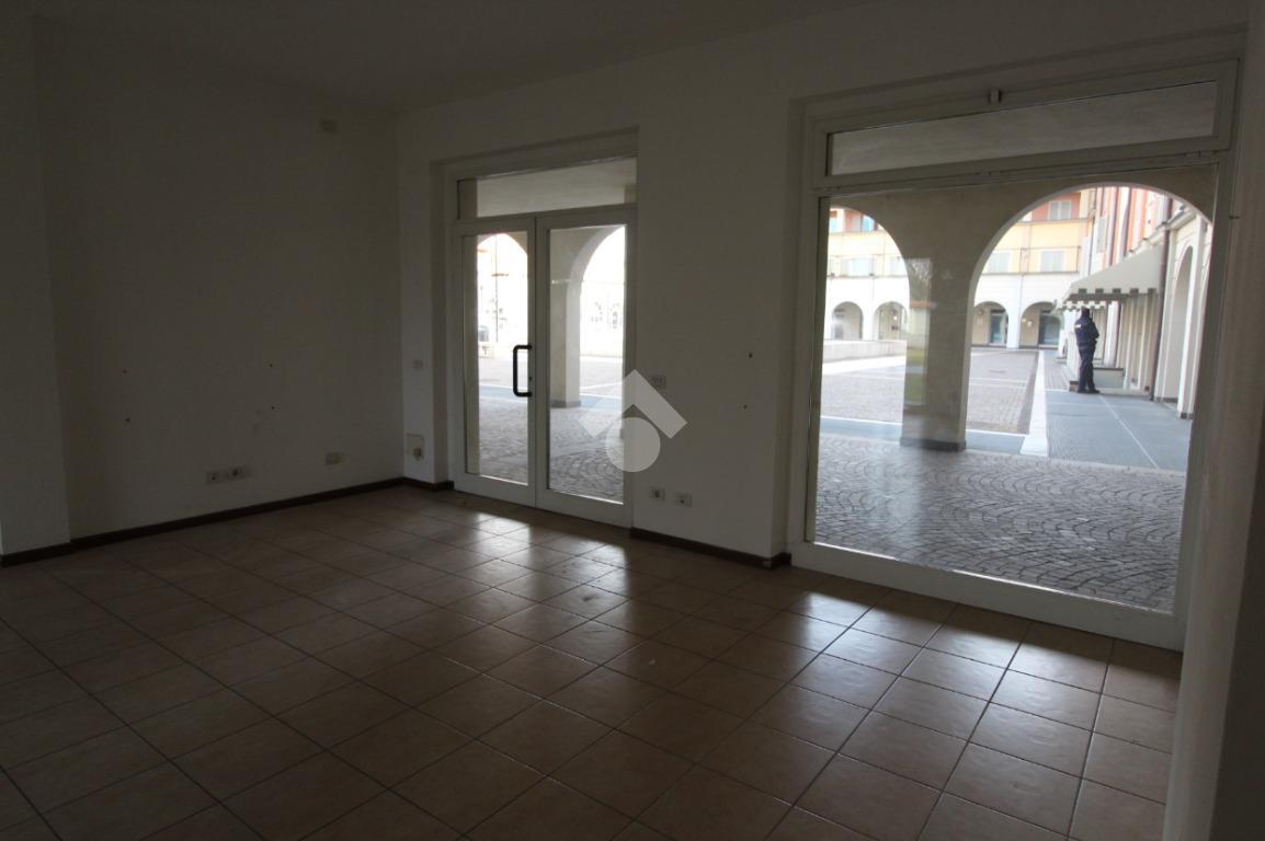 Negozio in vendita a Chiari