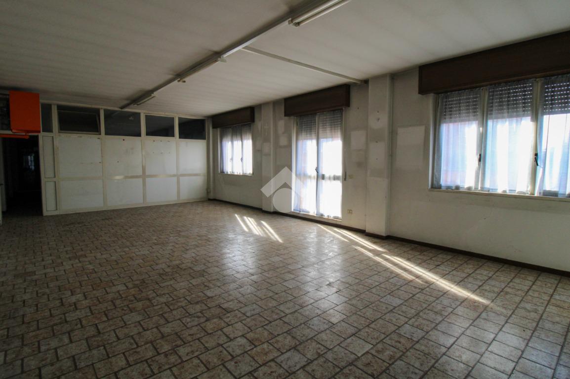 Capannone in vendita a Chiari