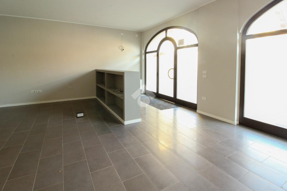 Negozio in affitto a Chiari