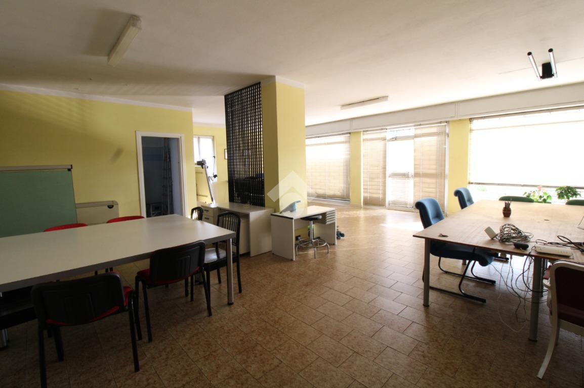 Ufficio in affitto a Urago D'Oglio