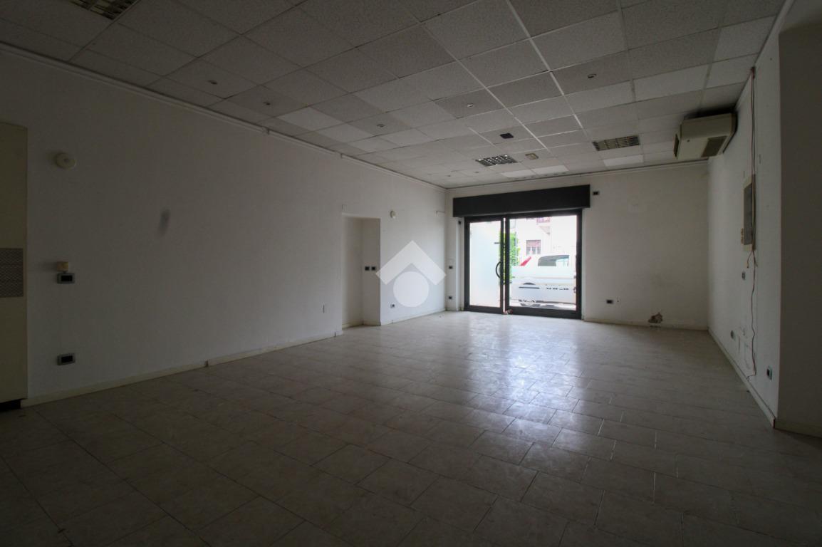 Negozio in affitto a Adro