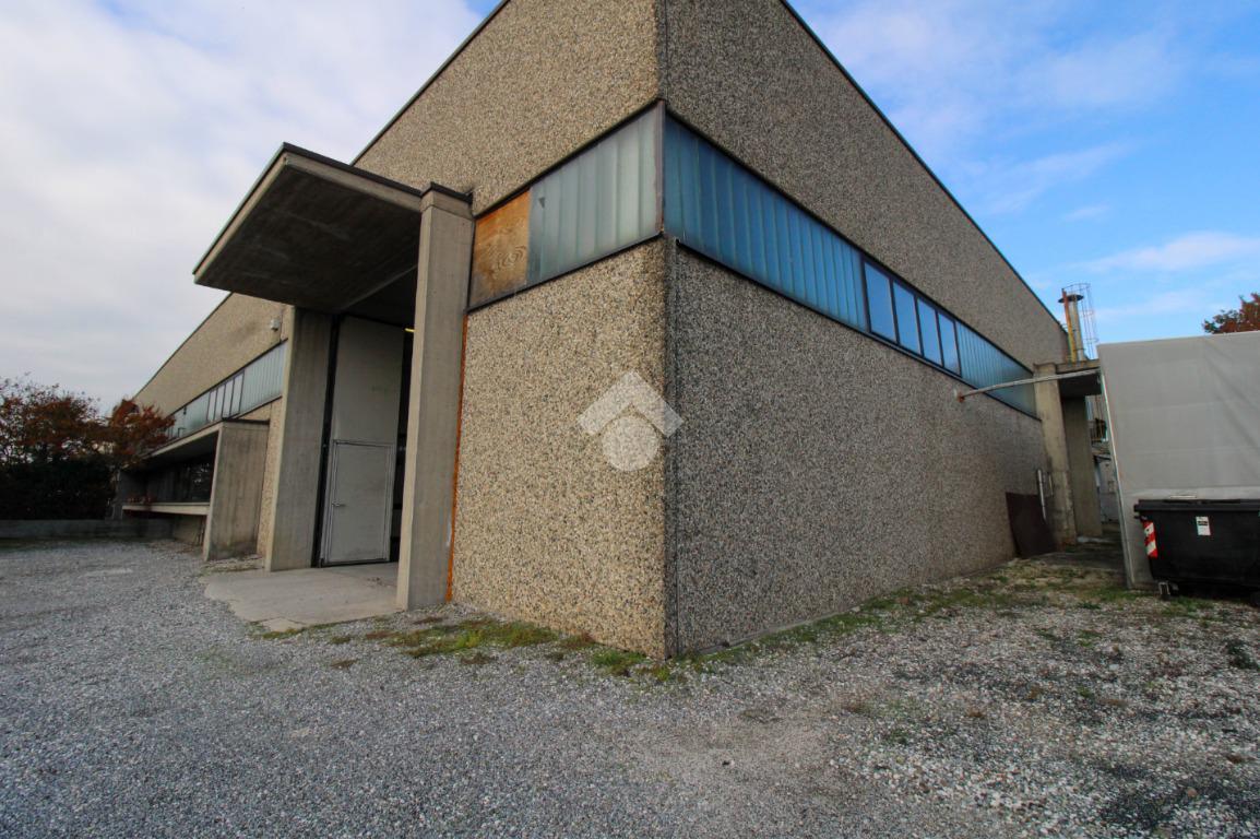 Capannone in vendita a Palazzolo Sull'Oglio