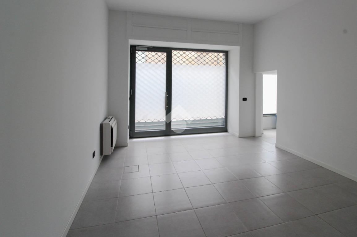 Ufficio in affitto a Urago D'Oglio