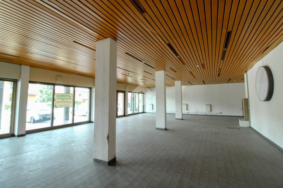 Negozio in vendita a Palazzolo Sull'Oglio