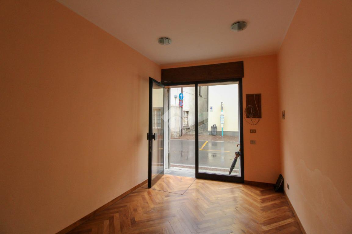 Negozio in affitto a Palazzolo Sull'Oglio