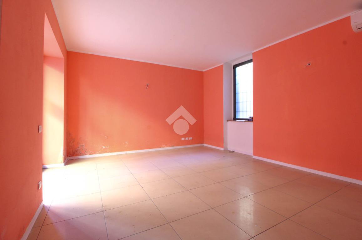 Negozio in vendita a Capriolo