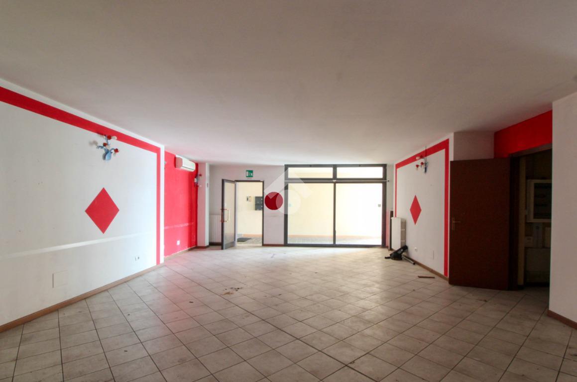 Negozio in vendita a Soncino