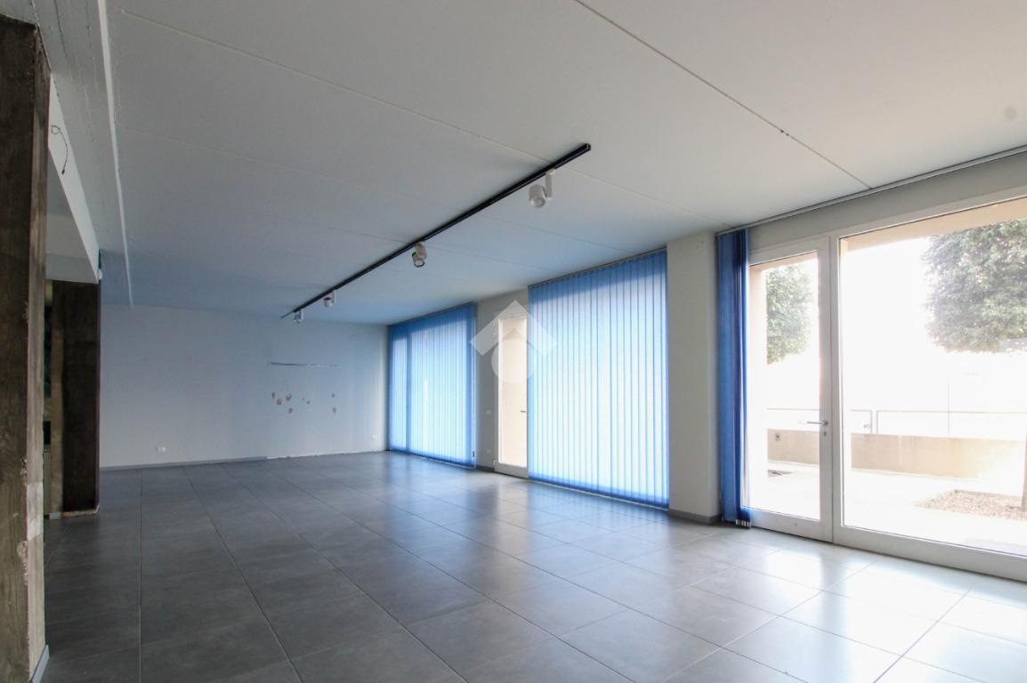 Negozio in affitto a Pontoglio