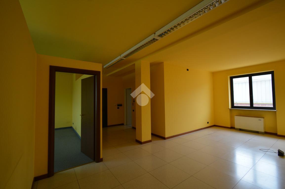 Ufficio in affitto a Leini'