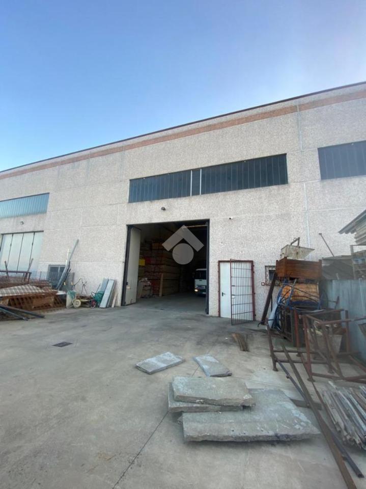 Capannone in vendita a Volpiano