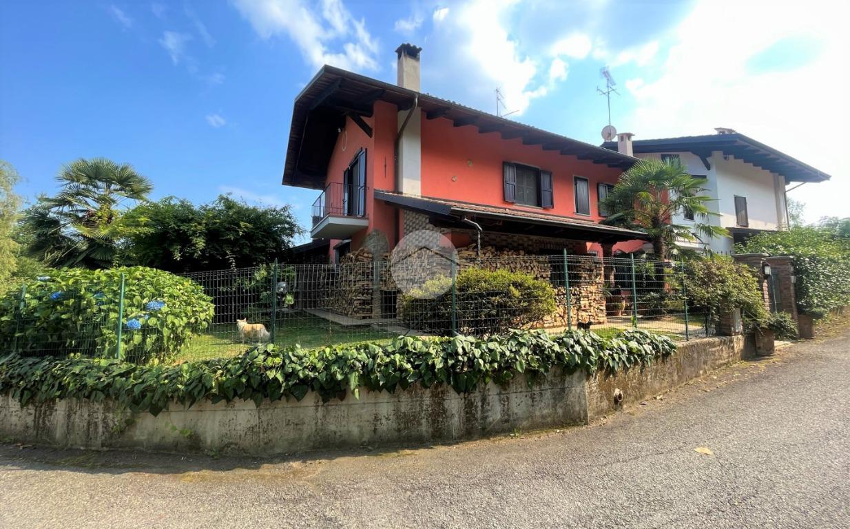 Villa a schiera in Via Case Sparse 85, Zumaglia