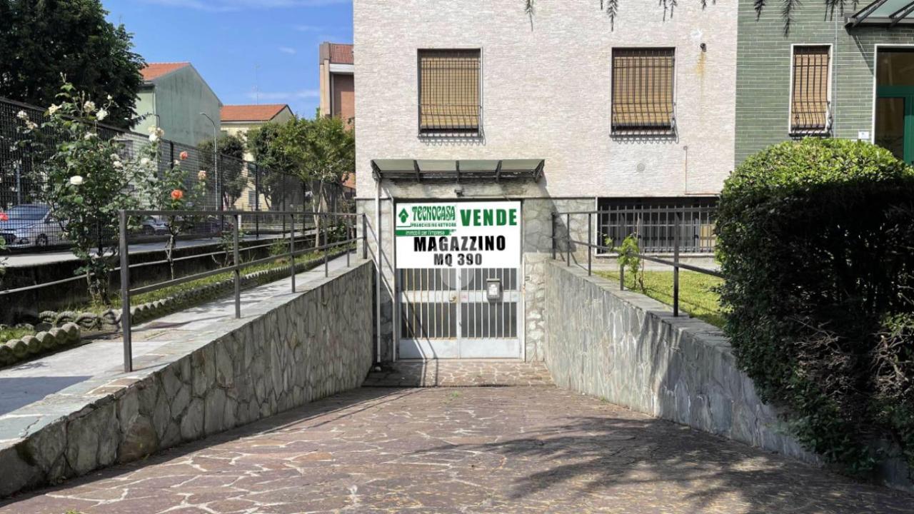 Capannone in vendita a Cormano