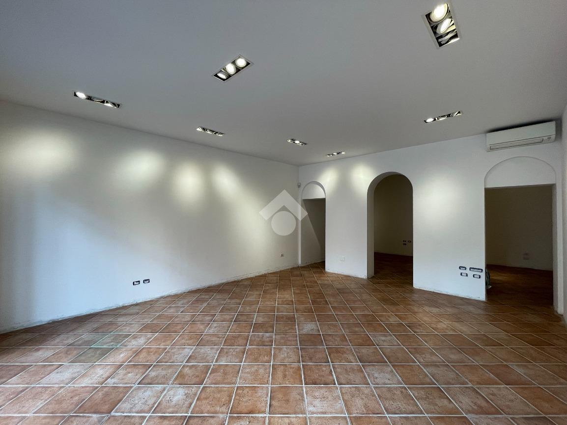 Negozio in affitto a Carpi