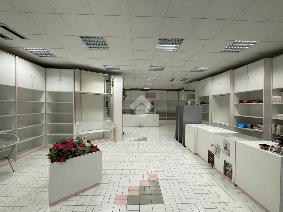 Negozio in vendita a Carpi