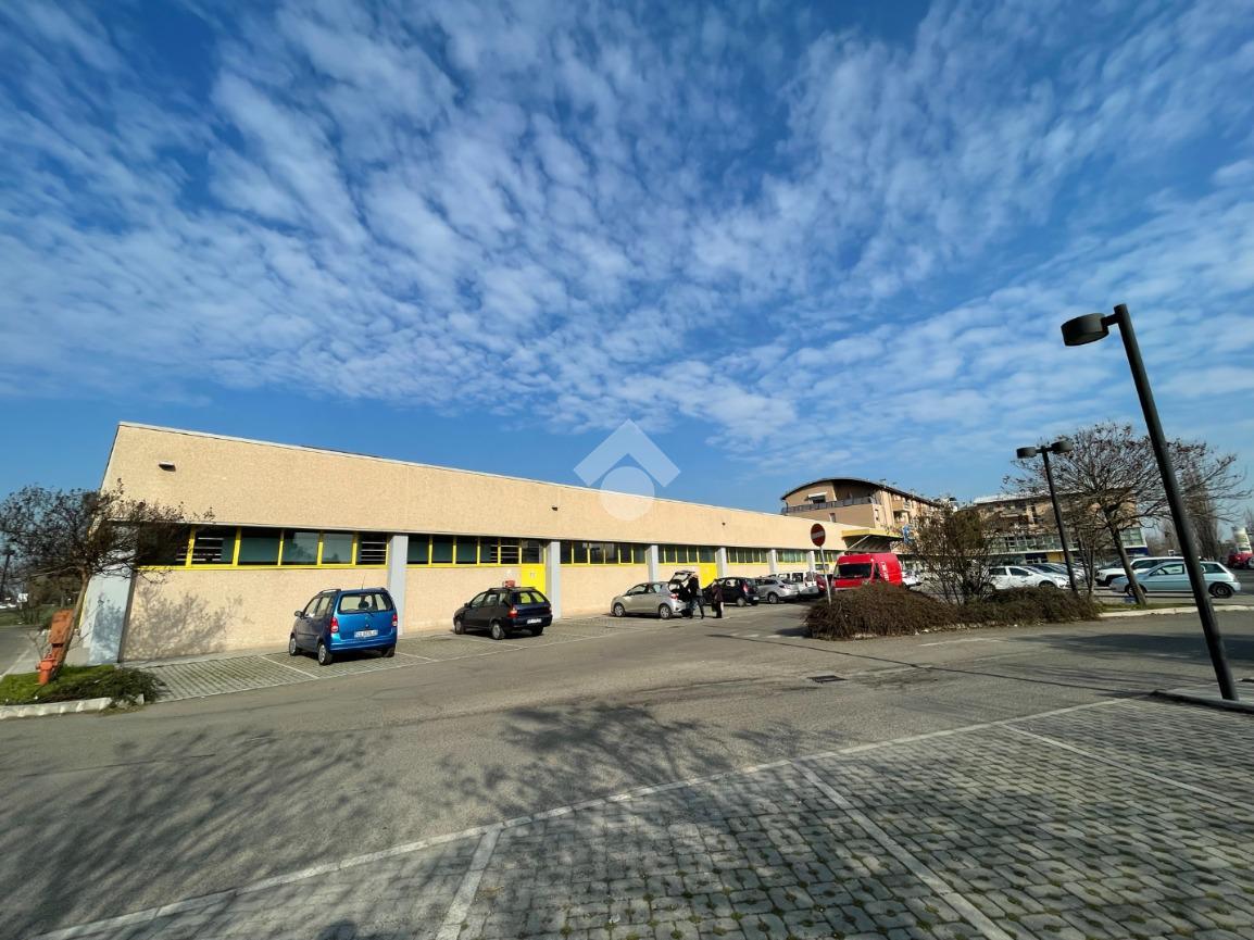 Negozio in affitto a Carpi