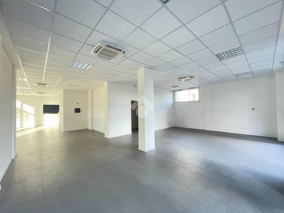 Negozio in affitto a Carpi