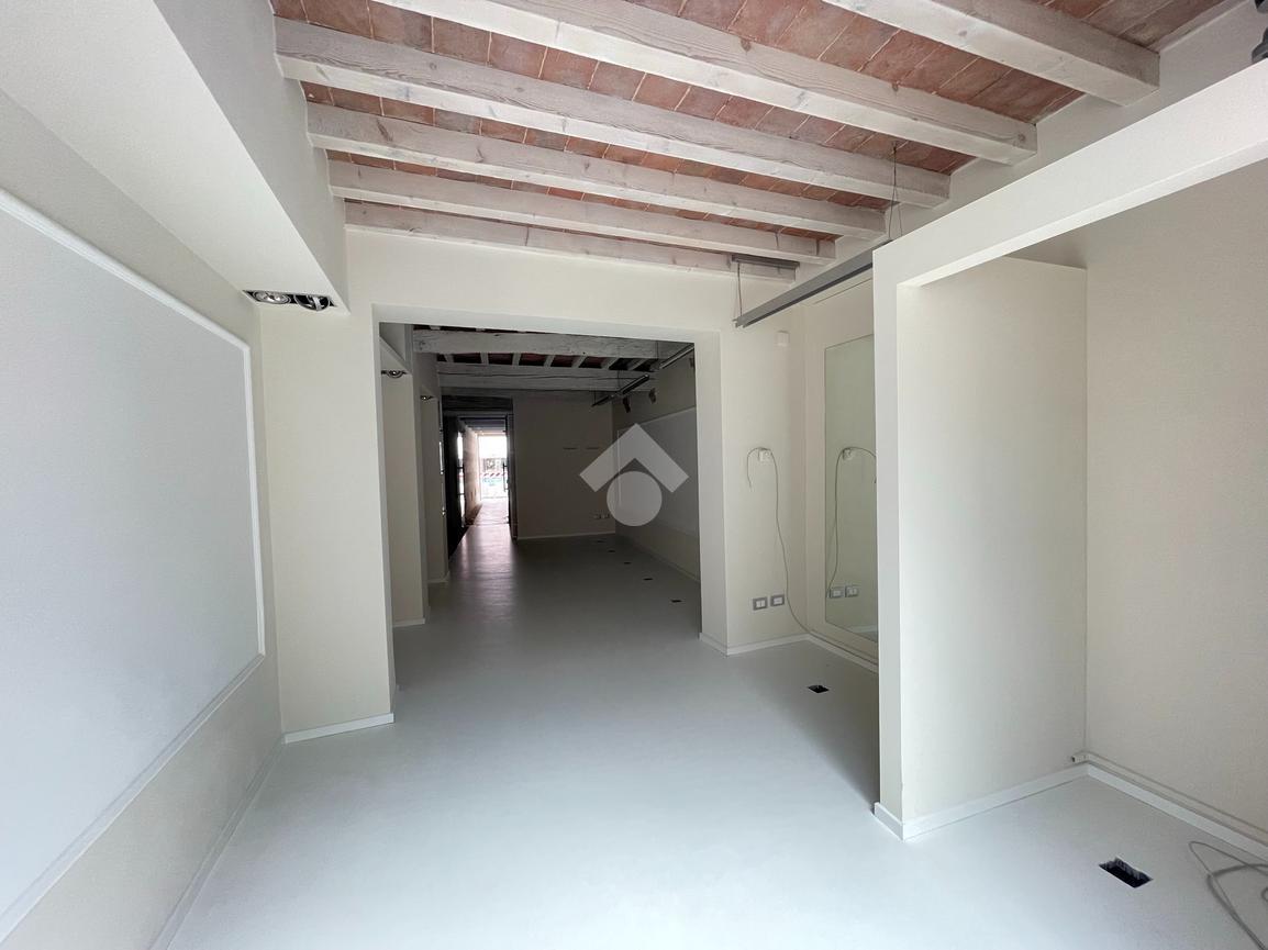 Negozio in affitto a Carpi