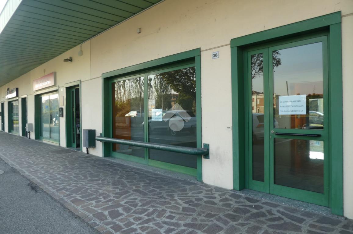 Negozio in vendita a Carpi