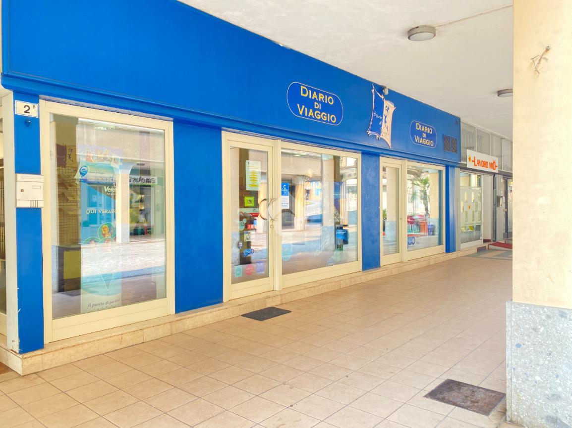 Negozio in vendita a Costa Volpino