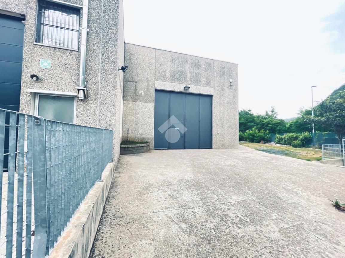 Capannone in vendita a Casazza