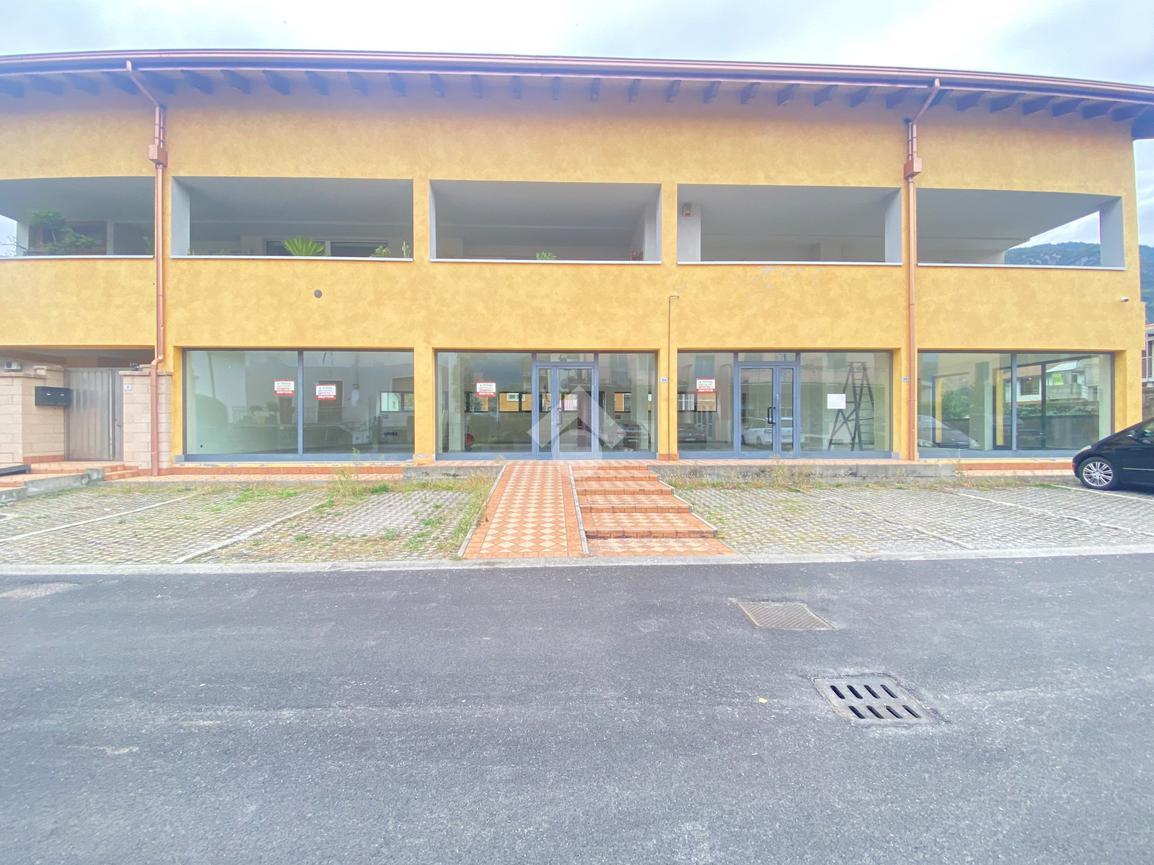 Ufficio in affitto a Esine