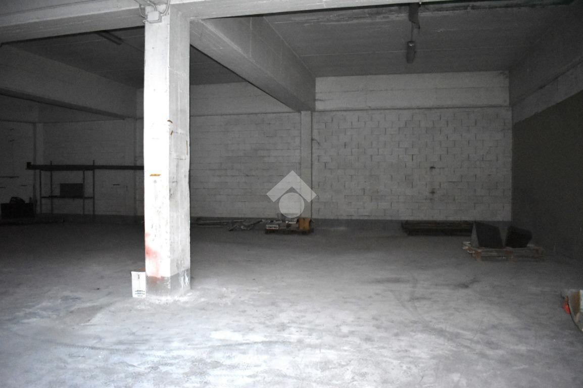 Magazzino in vendita a Sondrio