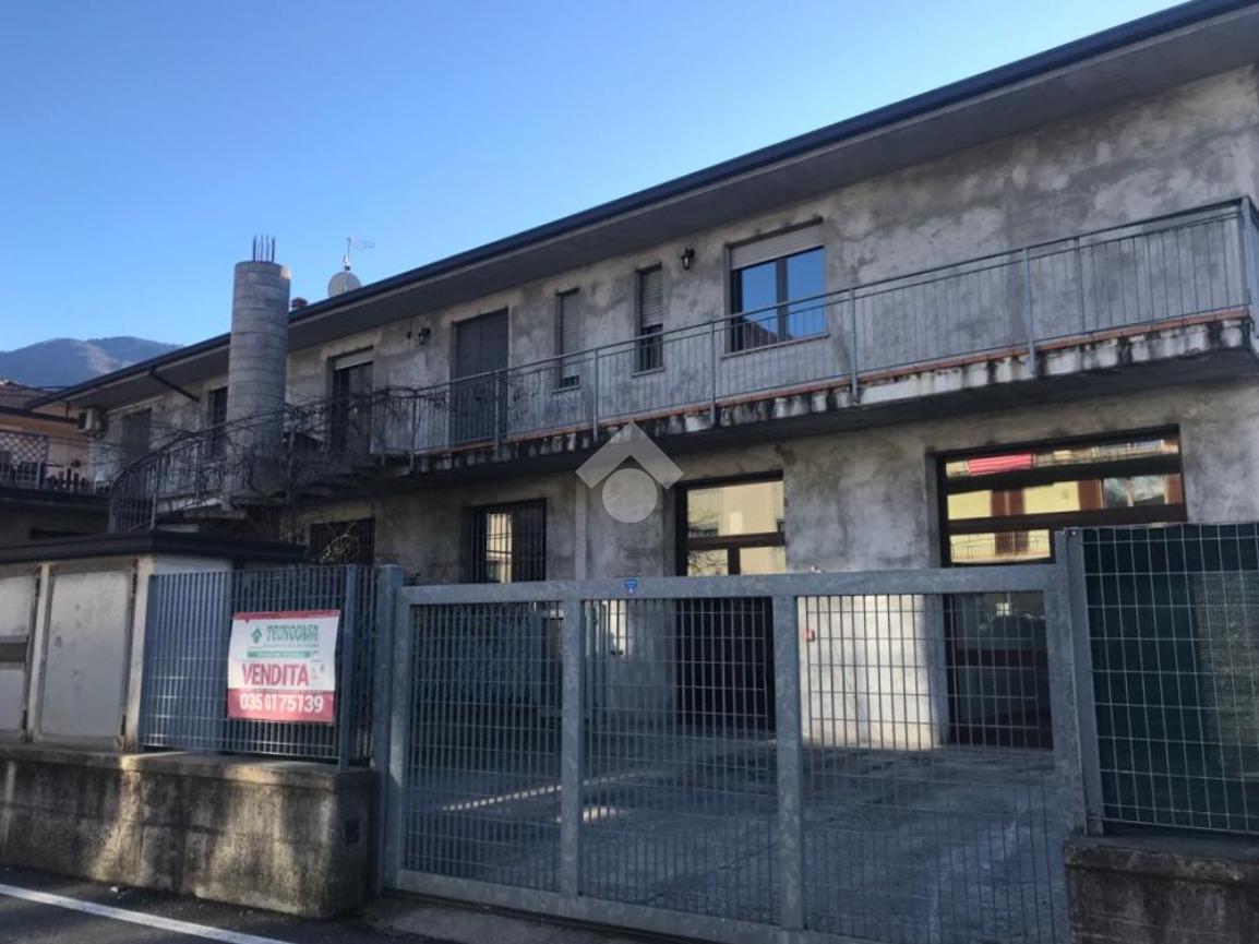 Capannone in vendita a Costa Volpino