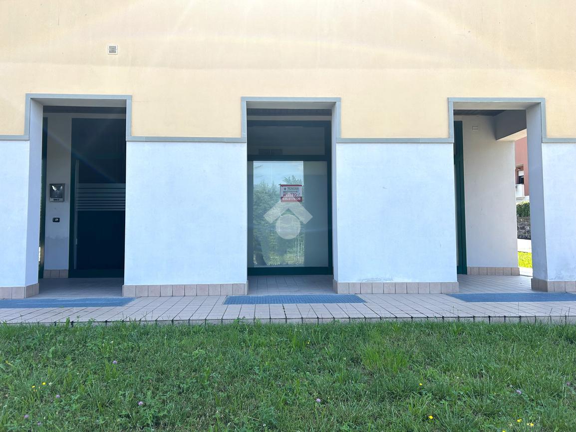 Negozio in affitto a Pisogne