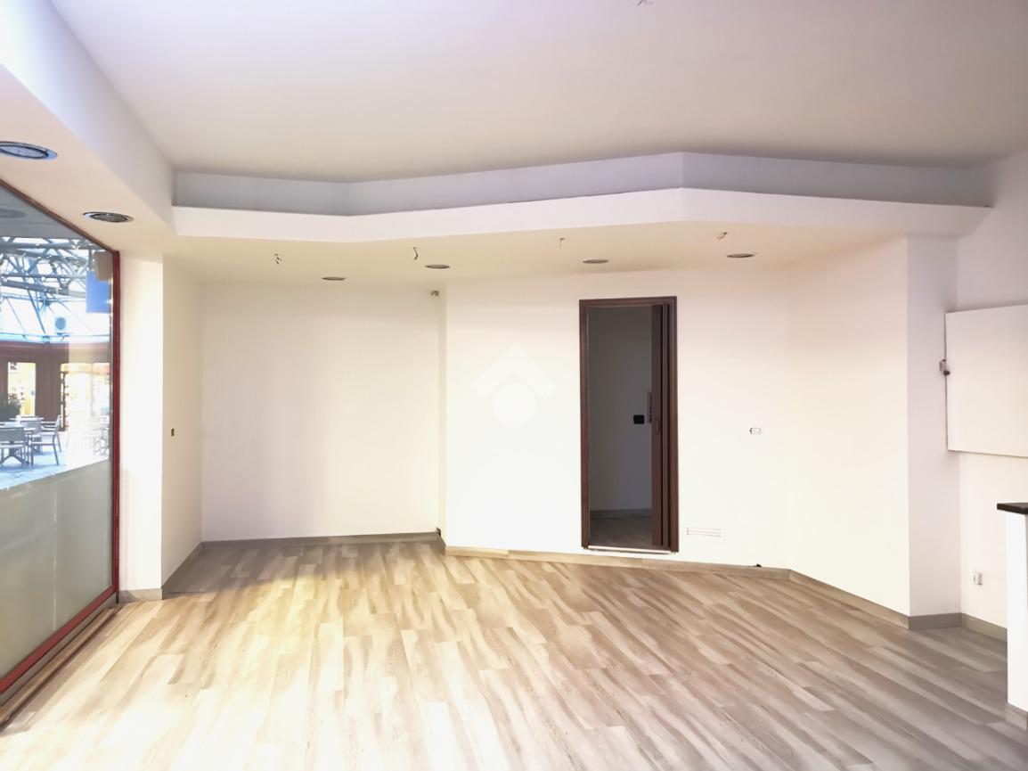 Negozio in affitto a Morbegno