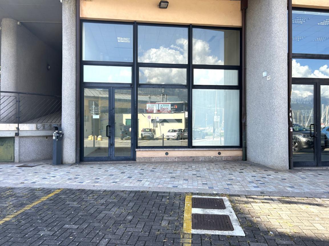 Negozio in vendita a Lovere