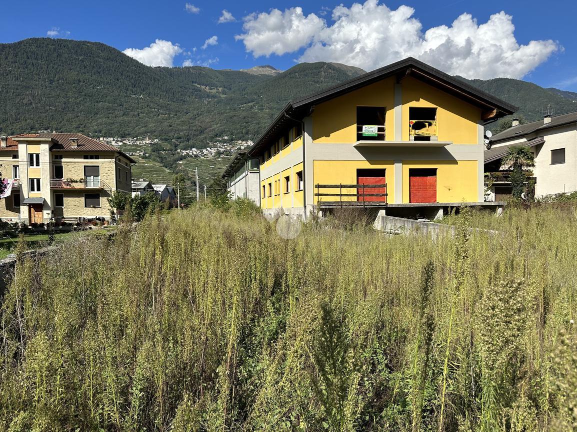 Capannone in vendita a Faedo Valtellino