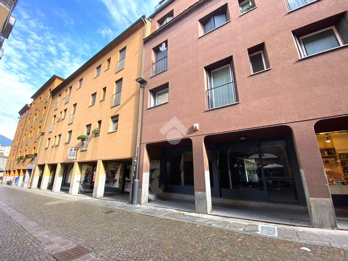 Negozio in affitto a Morbegno