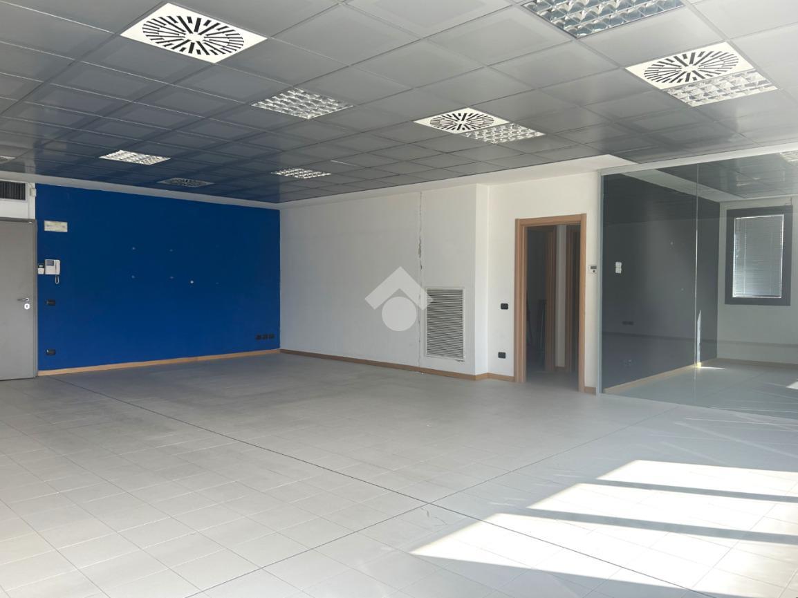 Ufficio in affitto a Costa Volpino