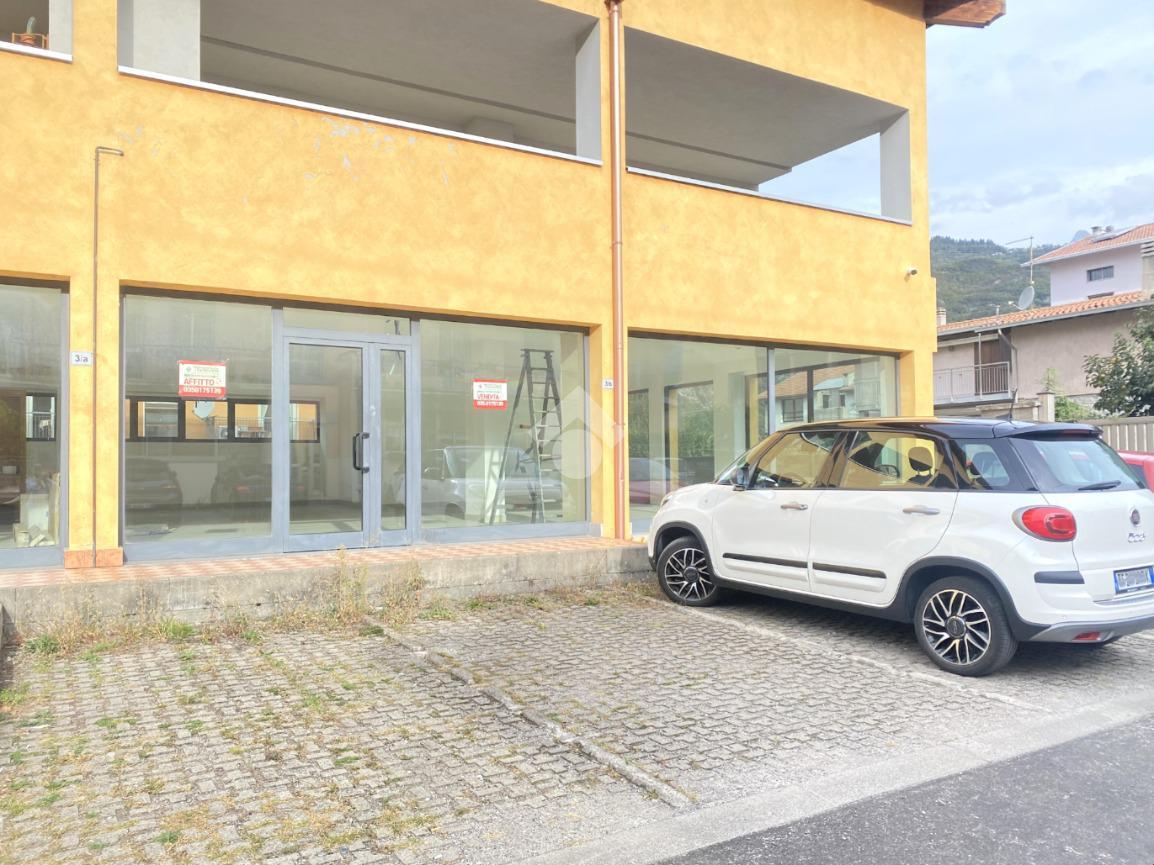 Negozio in vendita a Esine