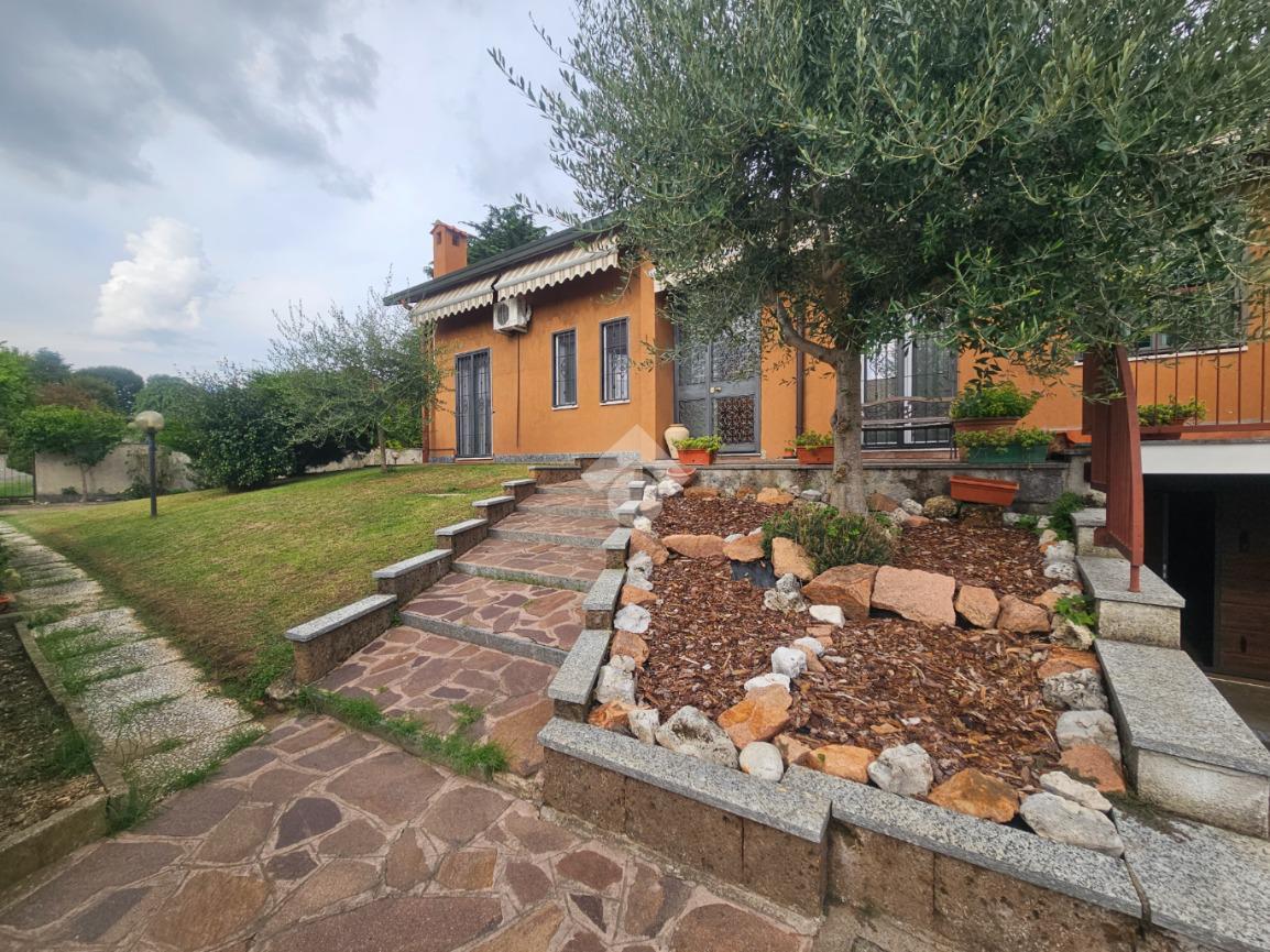 Villa in vendita a Robecco Sul Naviglio